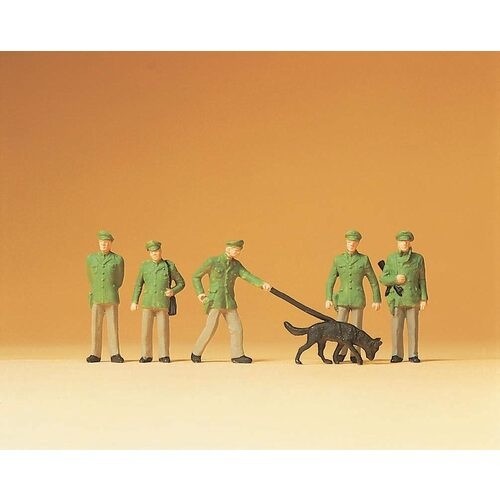 HO Police With Tracker Dog from Hobbyrama