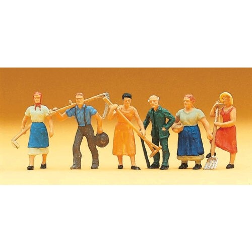 HO Farm Workers from Hobbyrama