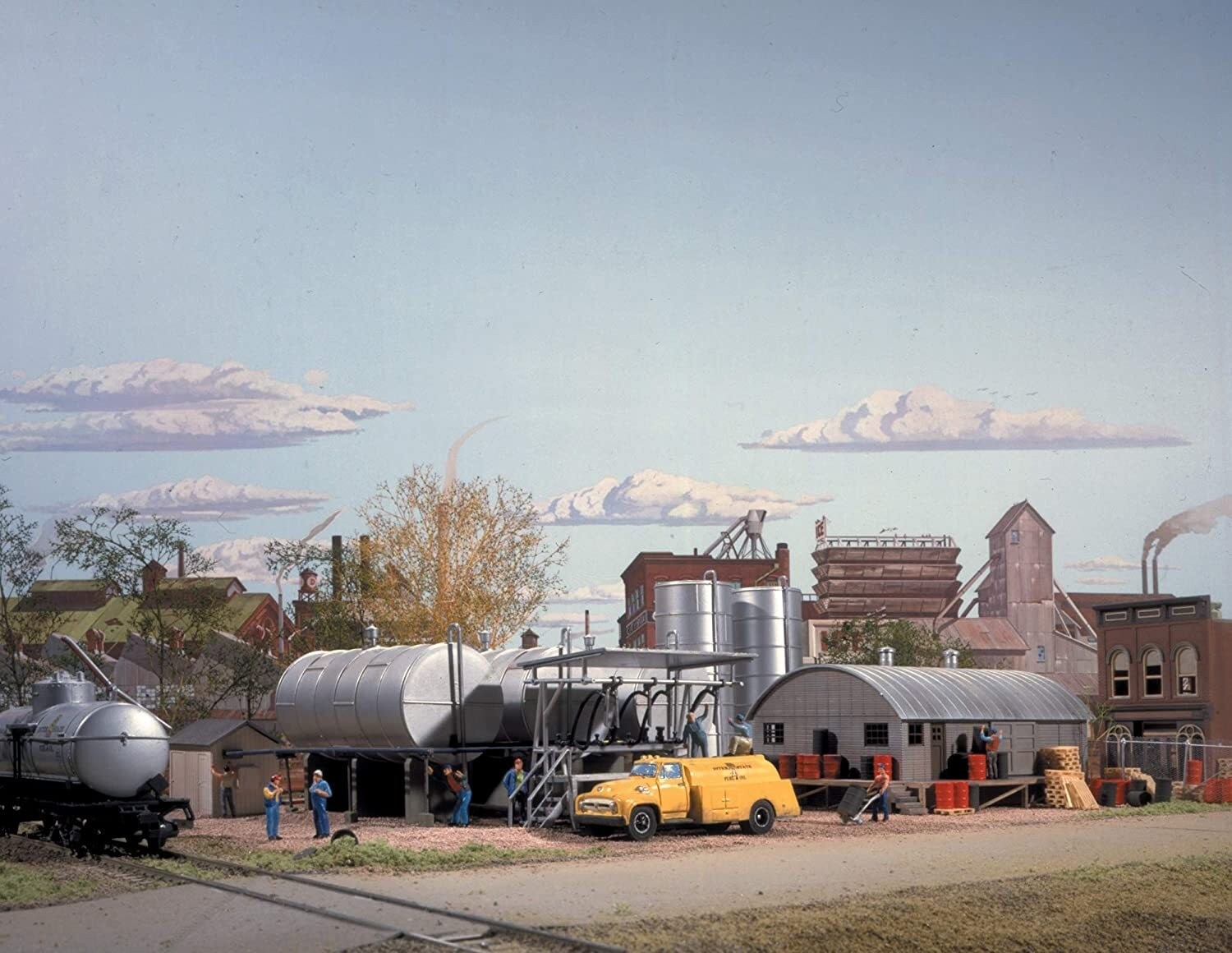 HO Interstate Oil Company Kit from Hobbyrama