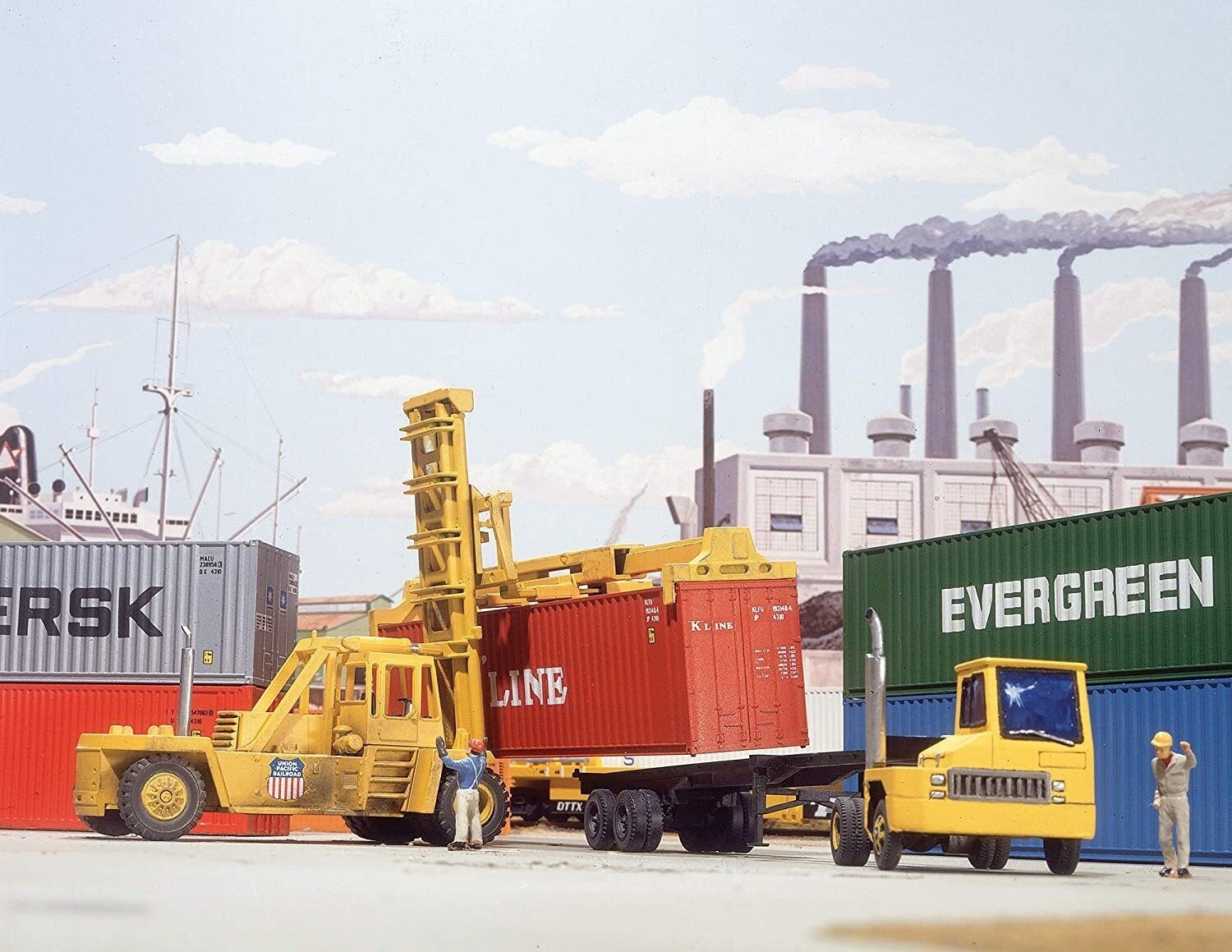 HO Kalmar Crane Kit from Hobbyrama